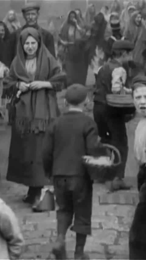 English Walk Stock Videos – Royalty-Free HD & 4K Videos