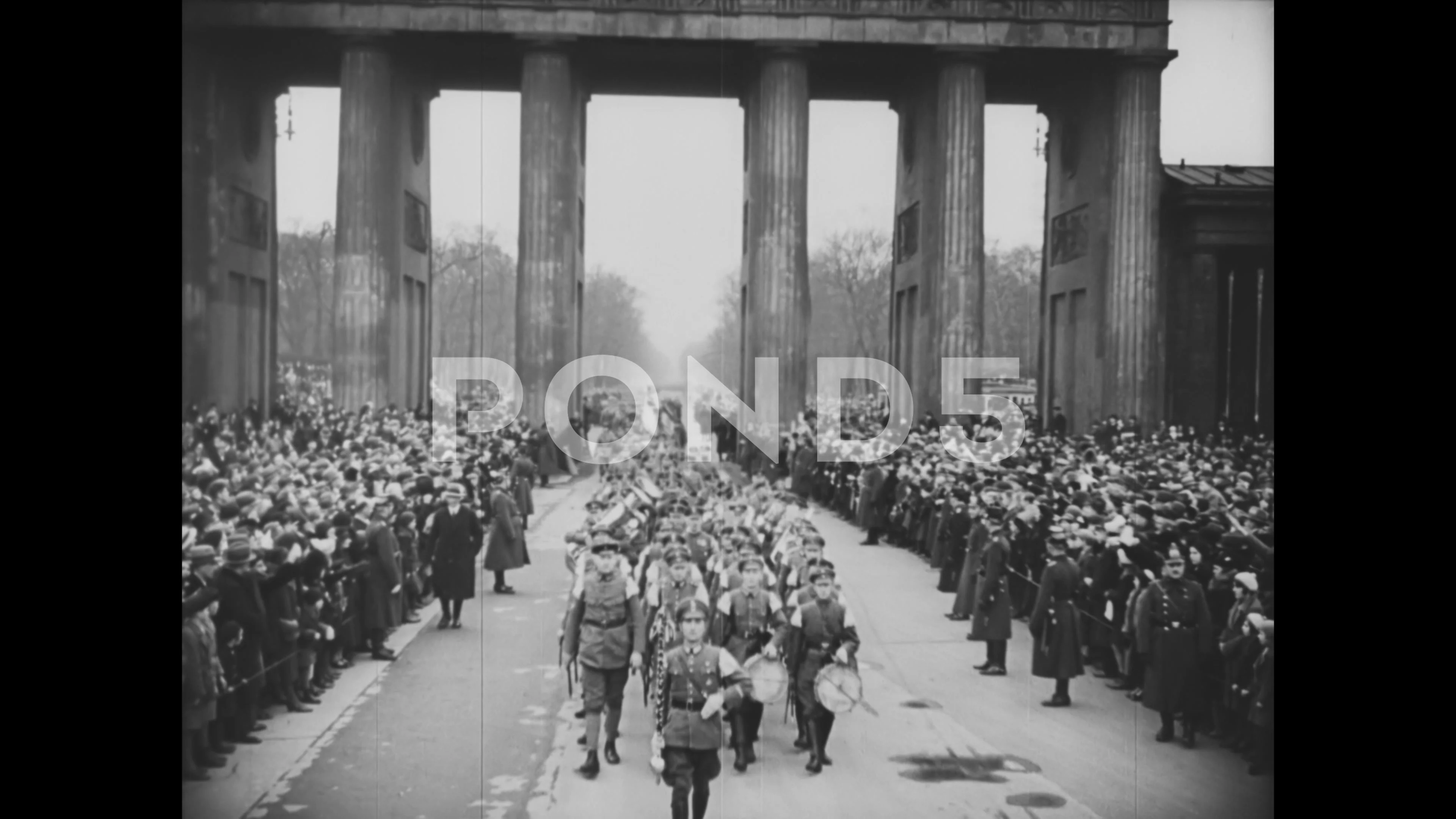 Nazis At The Brandenburg Gate