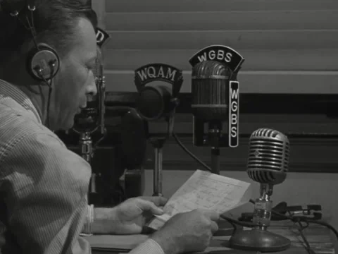 News Reporter Microphone Stock Videos – Royalty-Free HD & 4K Videos | Pond5