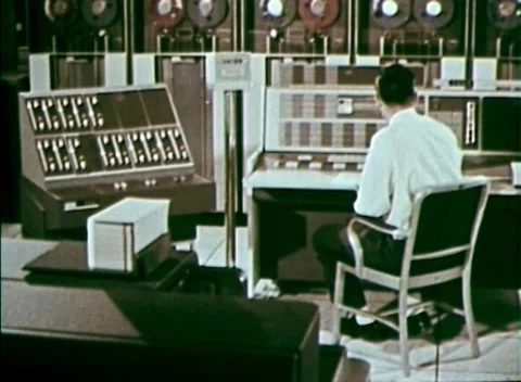 1960's Super Computer / Flashing Buttons... | Stock Video | Pond5
