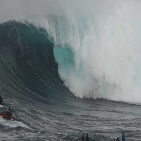 4k Big Waves: Stormy Wave Collapsing/Cha... | Stock Video | Pond5
