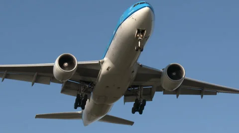 4K Boeing 777 flying overhead for landin... | Stock Video | Pond5