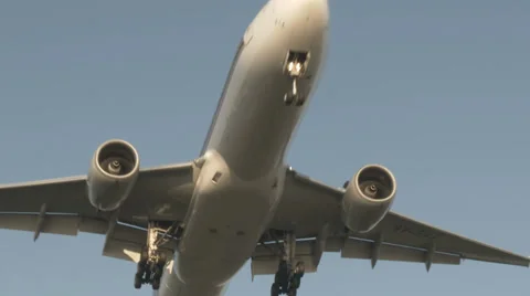 4K Boeing 777 flying overhead in the mor... | Stock Video | Pond5