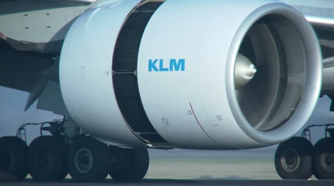 4K: Boeing 777 running engine close up, ... | Stock Video | Pond5