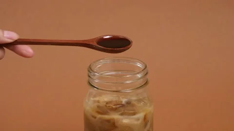 4k, close up, Making bubble tea, pouring... | Stock Video | Pond5