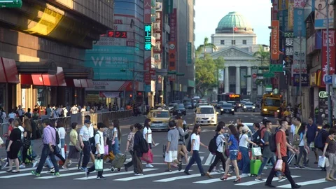 4K Crowd pedestrian are crossing road in... | Stock Video | Pond5
