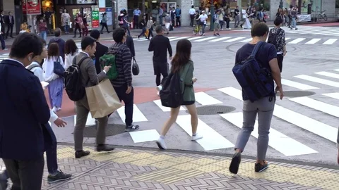 4K Crowd pedestrian crossing intersectio... | Stock Video | Pond5