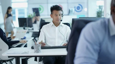 4K Friendly customer service operator ta... | Stock Video | Pond5