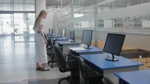 4K. Modern computer class in the library | Stock Video | Pond5