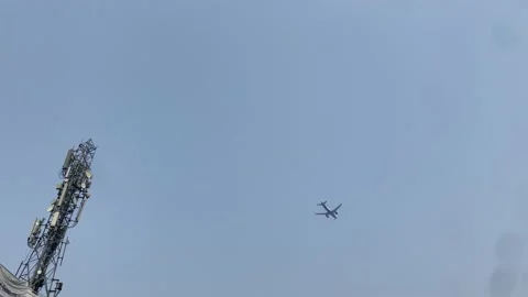 4K Overhead flying aircraft landing at s... | Stock Video | Pond5