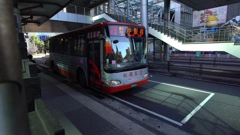 4K, Queue to take bus of street in city.... | Stock Video | Pond5