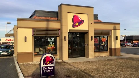 4K Taco Bell fast food drive thru window... | Stock Video | Pond5