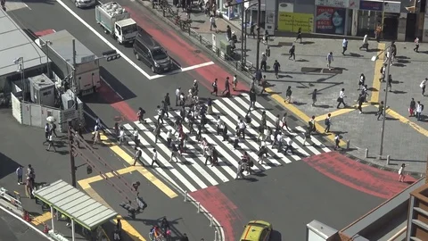 4K View over a crowd pedestrian crossing... | Stock Video | Pond5