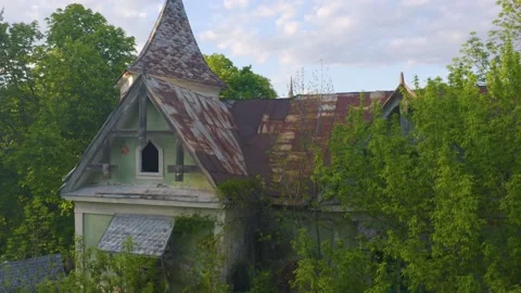 Abandoned 19th-century Victorian house i... | Stock Video | Pond5