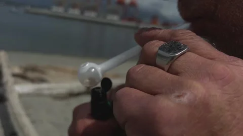 De Fumar Meth Vídeos de archivo | De Fumar Meth Vídeos | Pond5 libres ...