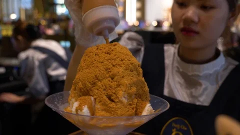 Adding tea syrup to Pang Cha Royal Thai ... | Stock Video | Pond5