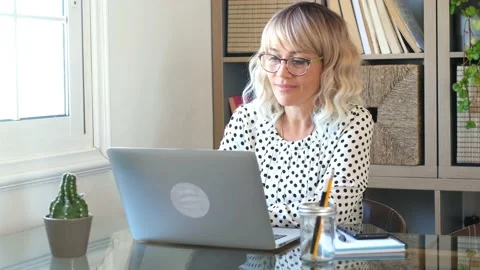 Compter For Frer Stock Videos – Royalty-Free HD & 4K Videos | Pond5