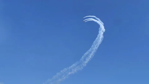 Draw A Loops Stock Videos – Royalty-Free HD & 4K Videos