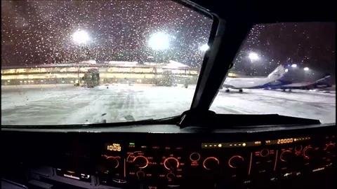 Push Back Aircraft Stock Videos – Royalty-Free HD & 4K Videos