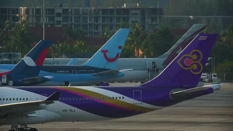 Push Back Aircraft Stock Videos – Royalty-Free HD & 4K Videos | Page 3