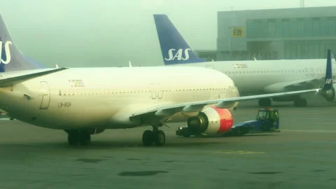 Push Back Aircraft Stock Videos – Royalty-Free HD & 4K Videos