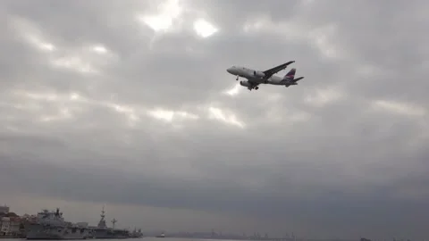 Airplane Flight Angles Stock Videos – Royalty-Free HD & 4K Videos | Pond5