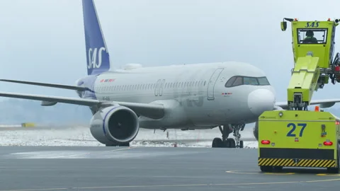 airplane sas airbus a320 neo approach de... | Stock Video | Pond5