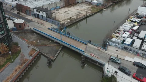 alt flying away from bridge over Bkln's ... | Stock Video | Pond5