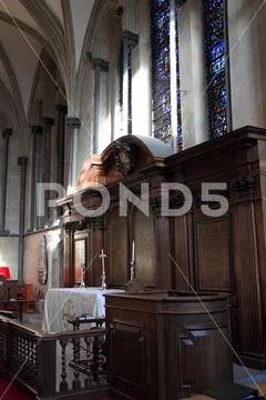 Altar and pulpit of the 12th century Knights Templar Temple Church in ...
