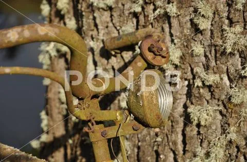 Altes Fahrrad Altes Fahrrad, fahrrad, rad, alt. kaputt, defekt ...