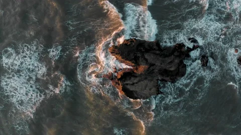 Amazing tidal waves with white water spl... | Stock Video | Pond5