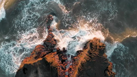 Amazing tidal waves with white water spl... | Stock Video | Pond5