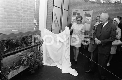 Anefo photo collection. Alderman P.J. Koets opens Kindergarten De ...