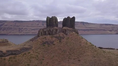 Arid wild west rock spire landscape alon... | Stock Video | Pond5