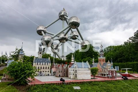 Atomium modern structure in the shape of an atom and Mini-Europe ...