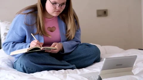 Notepad App00 Stock Videos – Royalty-Free HD & 4K Videos