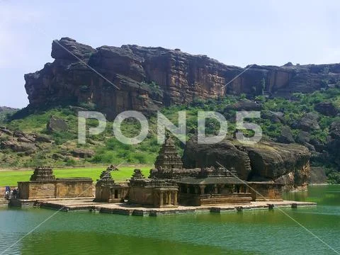 Badami temples, ancient india, Chalukyas cave temples Stock Photo ...