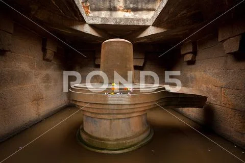 Badavi Linga Badavlinga monolithic Shiva Linga Hampi Karnataka ...
