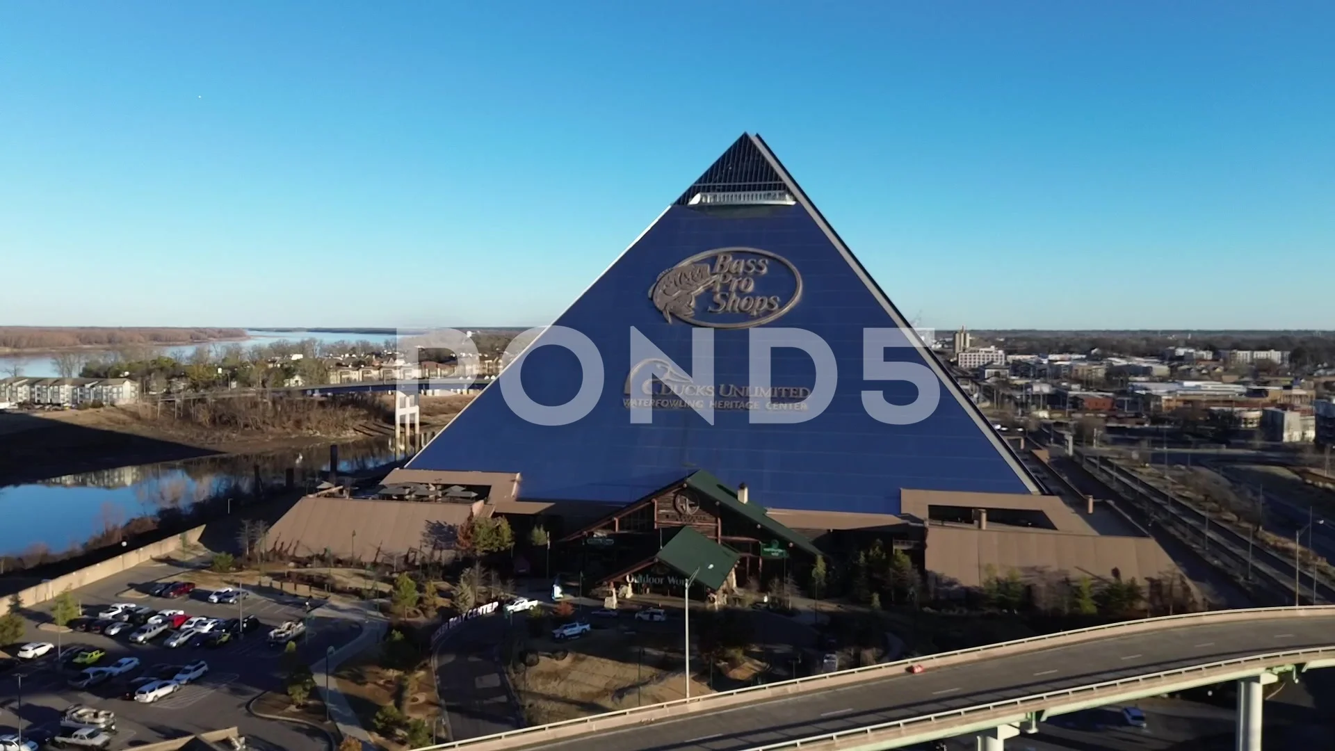Bass Pro Shops Memphis Tn Bass Pro Shops At Pyramid In Memphis Sees