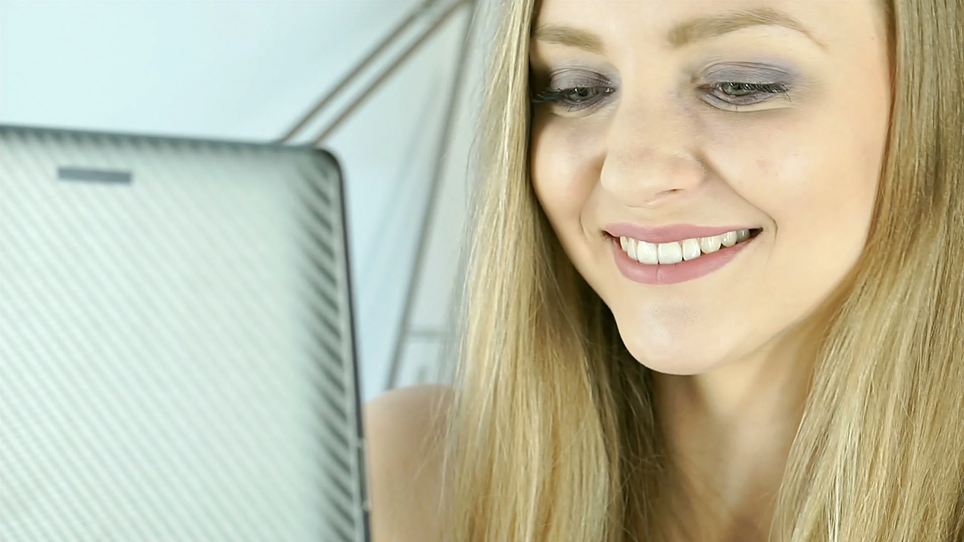 Strong Makeup Looks | Saubhaya Makeup