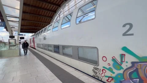 Double Decker Wagon Stock Videos – Royalty-Free HD & 4K Videos | Pond5