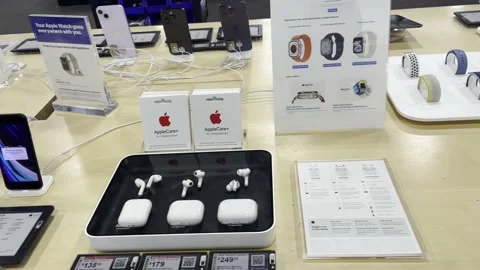 Tech Retail Stock Video Footage | Royalty Free Tech Retail Videos | Pond5