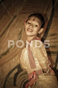 Bihu Bihu, Assamese Tribes Performing Traditional Bihu Dance at ...