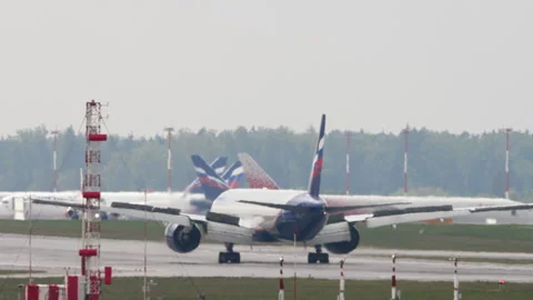 Boeing 777 Aeroflot rear view | Stock Video | Pond5