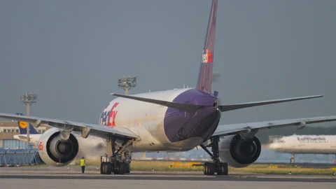 Boeing 777 FedEx, rear view | Stock Video | Pond5