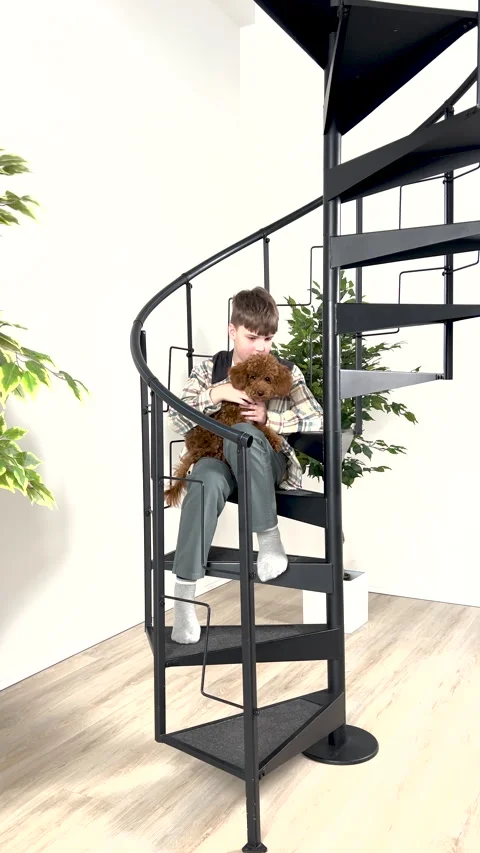 Strokes Faces Stock Videos – Royalty-Free HD & 4K Videos