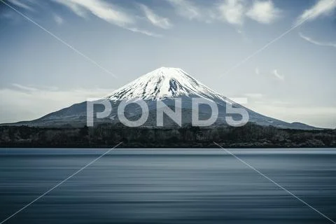 Breathtaking scenery of Japan's iconic Mount Fuji. ~ Hi Res #276538203