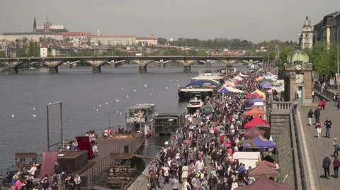 Bridge in the background and a big crowd... | Stock Video | Pond5
