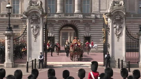 Buckingham Palace royal parade in London | Stock Video | Pond5
