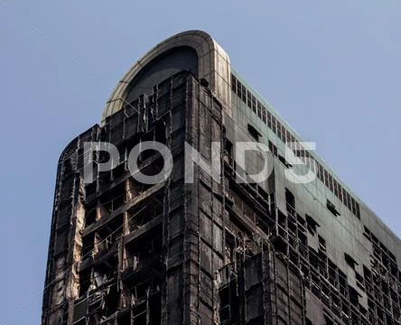 Building after fire dilapidated ruins Stock Image #33712741